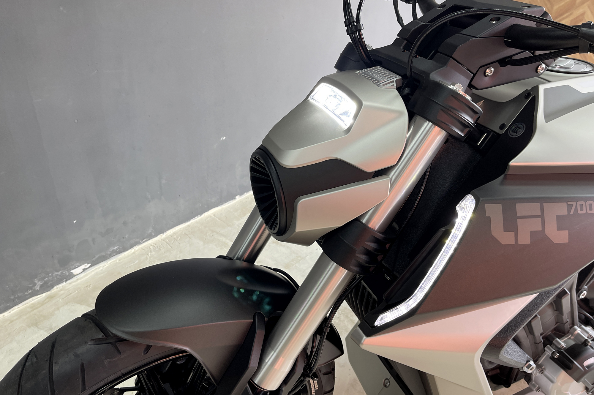 Benda FLC 700, Phấn Phối Chính Hãng, Giá 250 Triệu, Trang Bị Linh Kiện ...