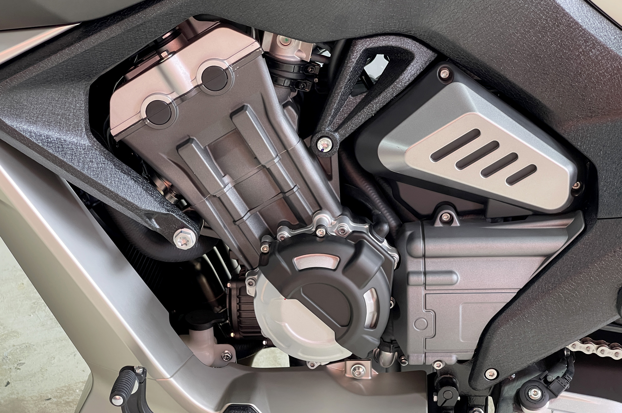 Benda FLC 700, Phấn Phối Chính Hãng, Giá 250 Triệu, Trang Bị Linh Kiện ...