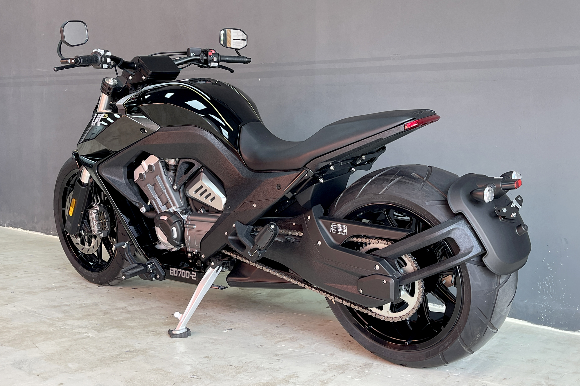 Moto Benda 700 4 máy ngang đã về Việt Nam, giá hơn 200 triệu