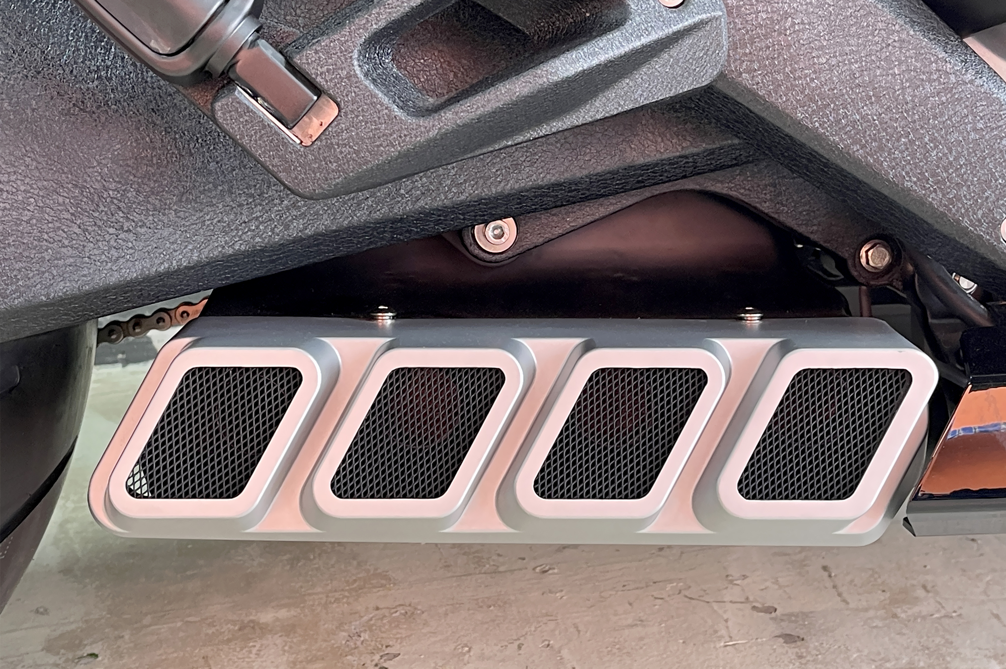 Moto Benda 700 4 máy ngang đã về Việt Nam, giá hơn 200 triệu