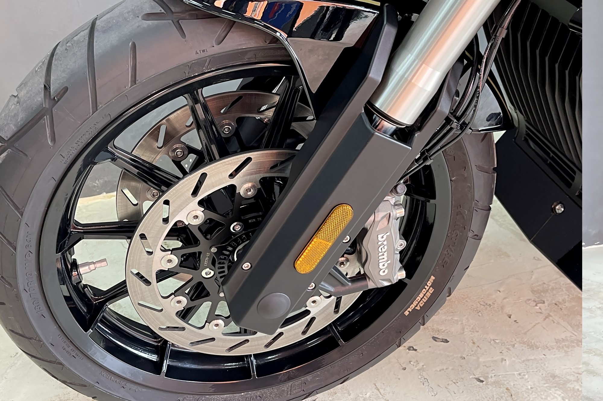 Moto Benda 700 4 máy ngang đã về Việt Nam, giá hơn 200 triệu