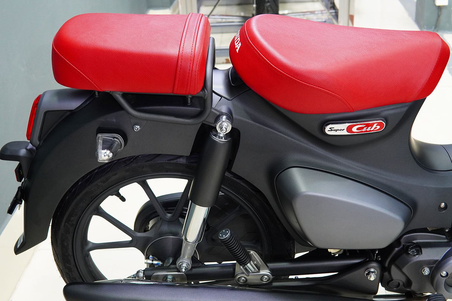 Honda Super Cub C125 2023 bản đặc biệt đen nhám