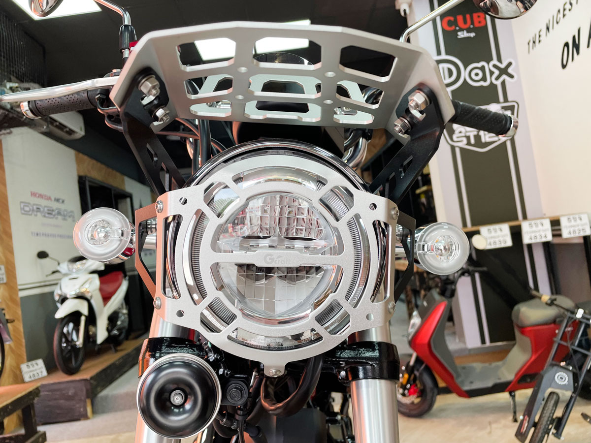 Honda Dax ST125 đỏ hồng siêu ấn tượng tại cửa hàng bán xe Đắk Lắk